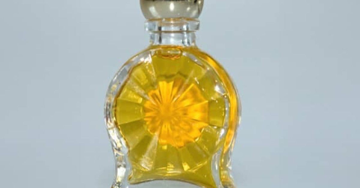 Glass perfume bottle image
