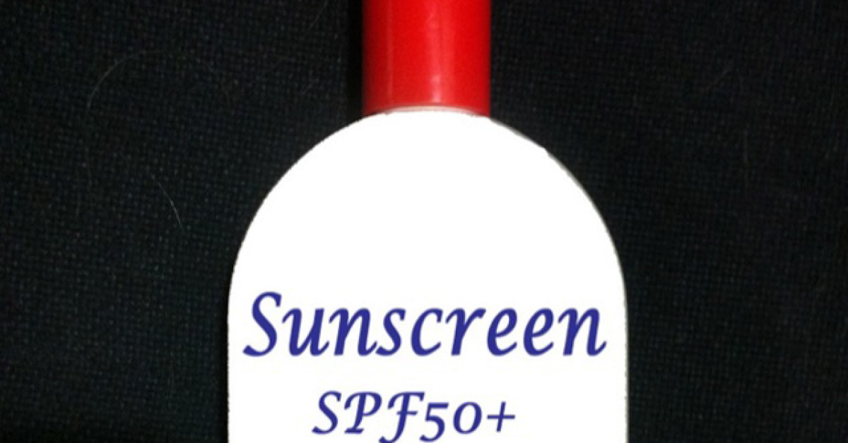 Sunscreen bottle image